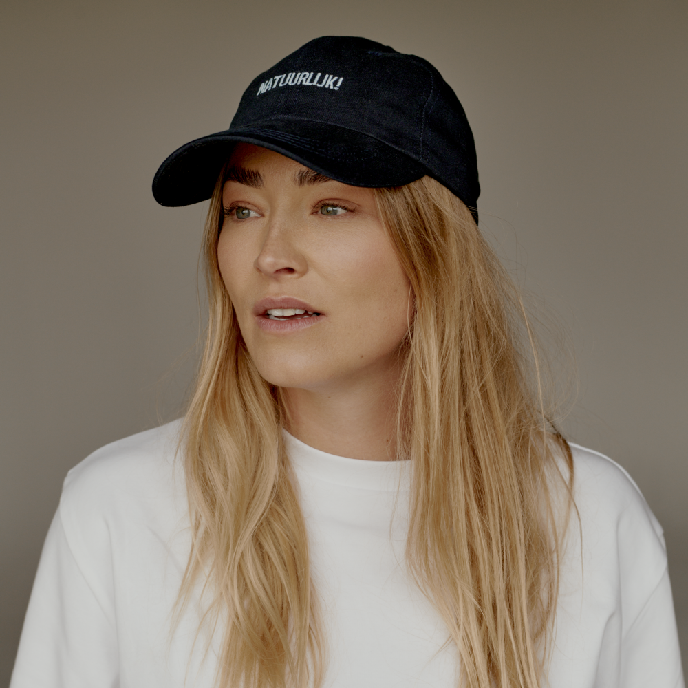 WWF Statement Cap - blauw met blauwe tekst - Natuurlijk - Geraldine Kemper